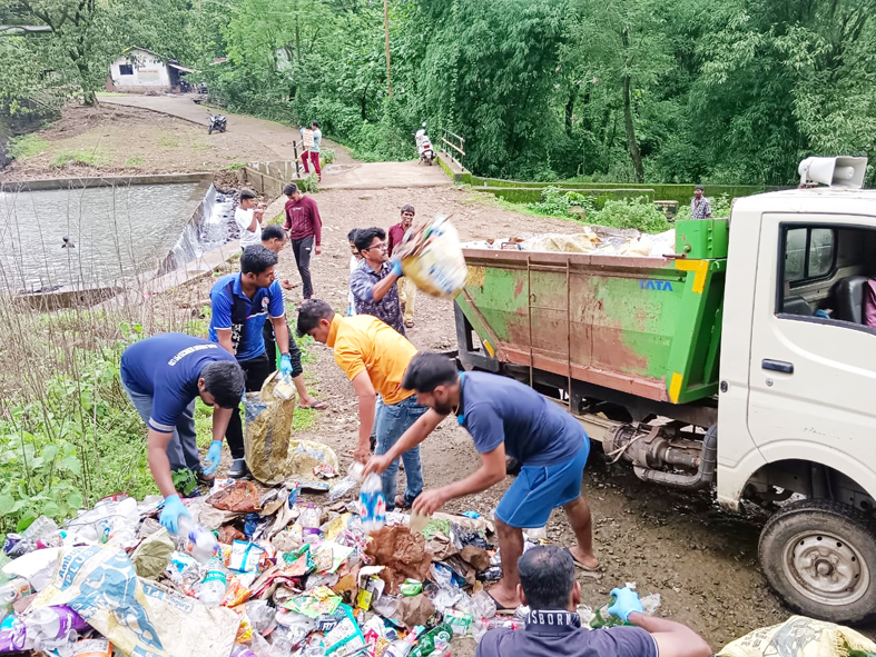 अक्कादेवी धरण परिसराची साफसफाई - Krushival