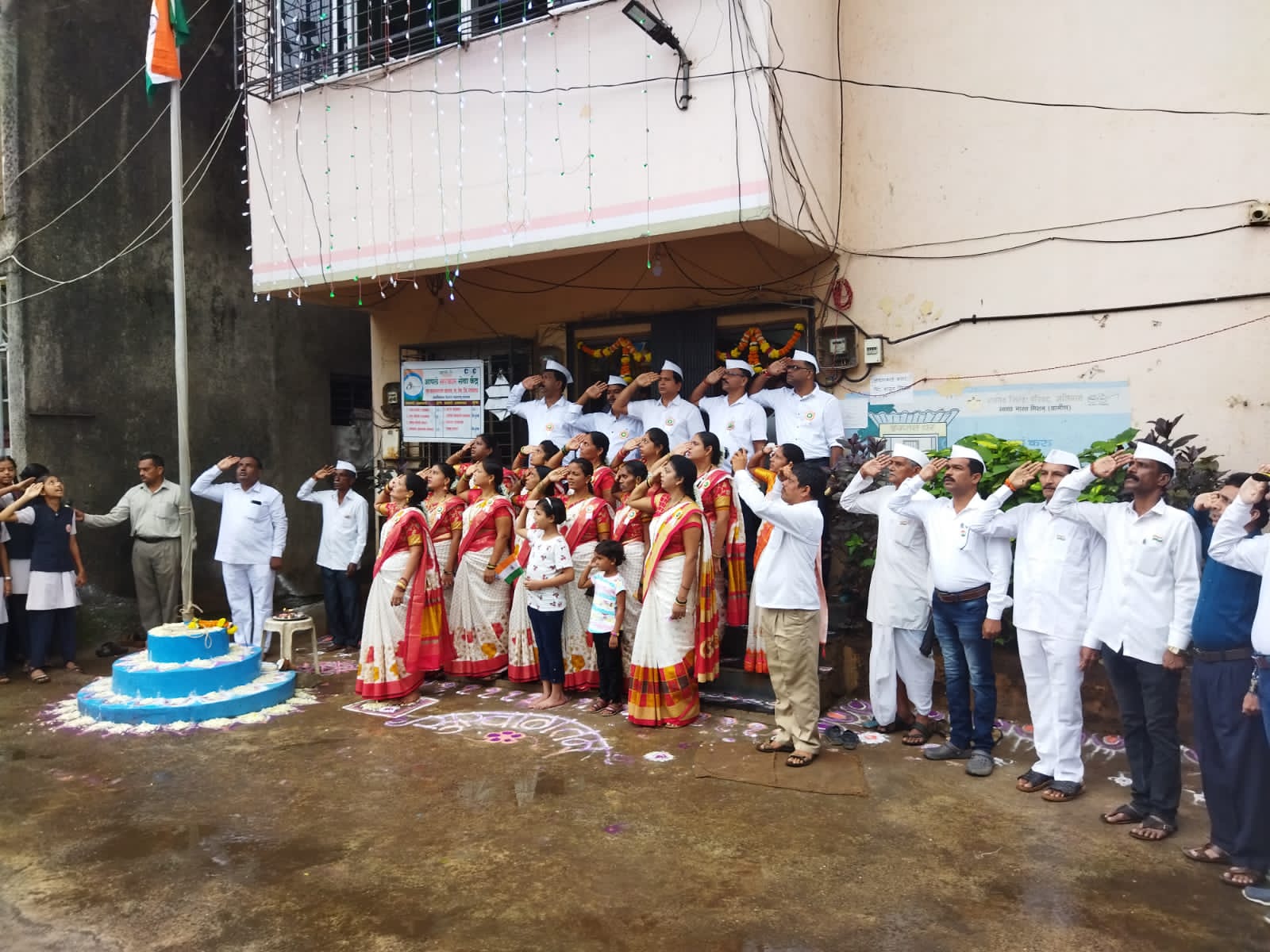 गडब येथे ठिकठिकाणी ध्वजारोहण - Krushival