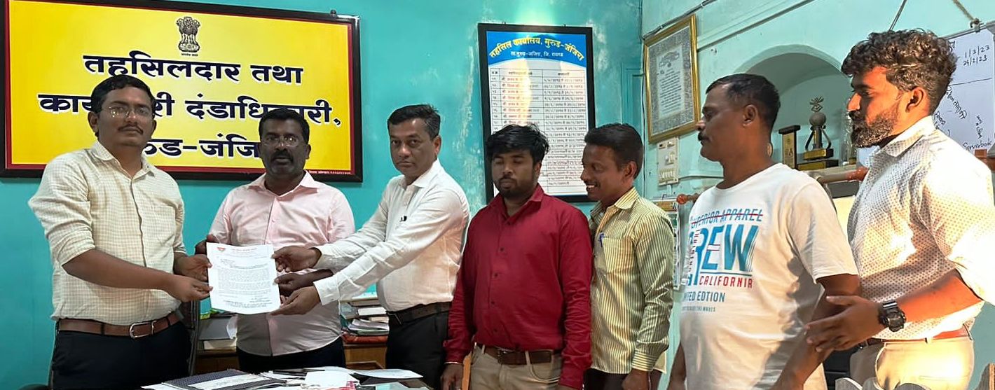 गरिबांची मांडली थट्टा ! धान्य योजनेच्या नावाखाली सडके धान्य - Krushival