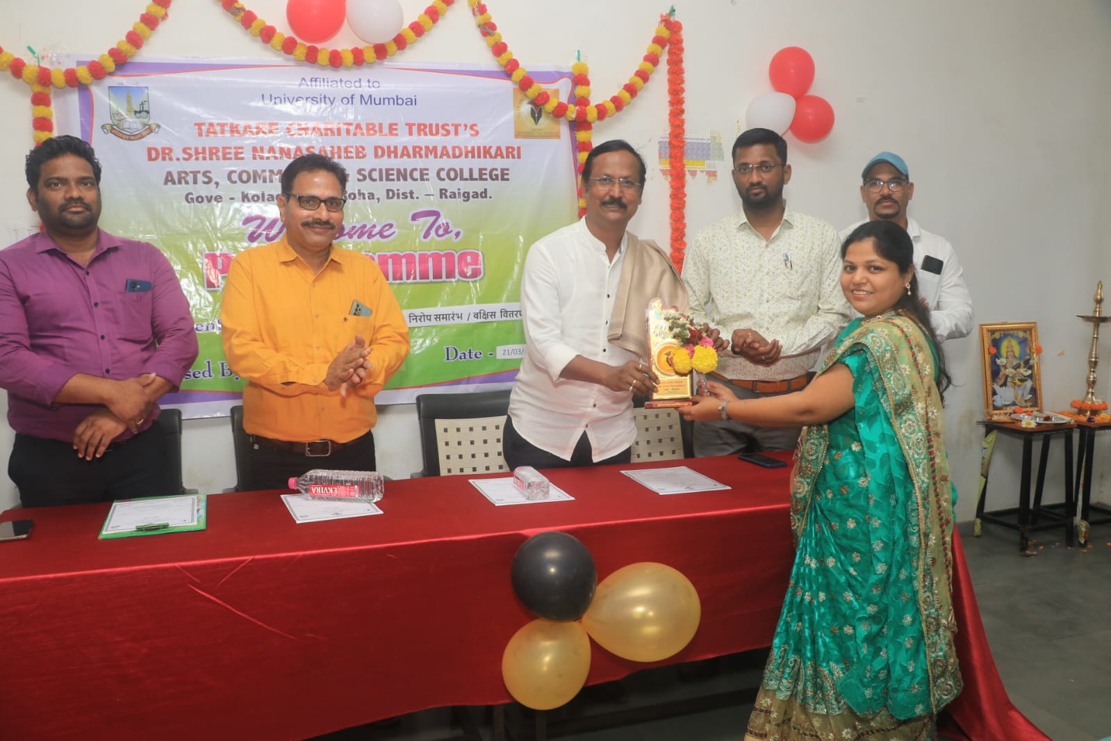 डॉ. श्री. नानासाहेब धर्माधिकारी महाविद्यालयात निरोप समारंभ - Krushival