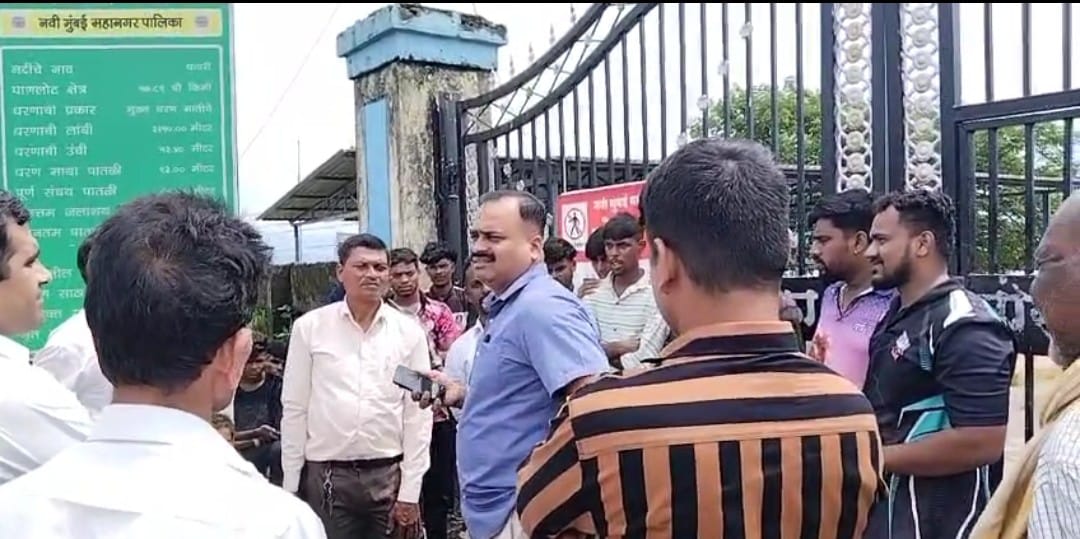 महापालिका अधिकाऱ्यांची अरेरावीची भाषा - Krushival