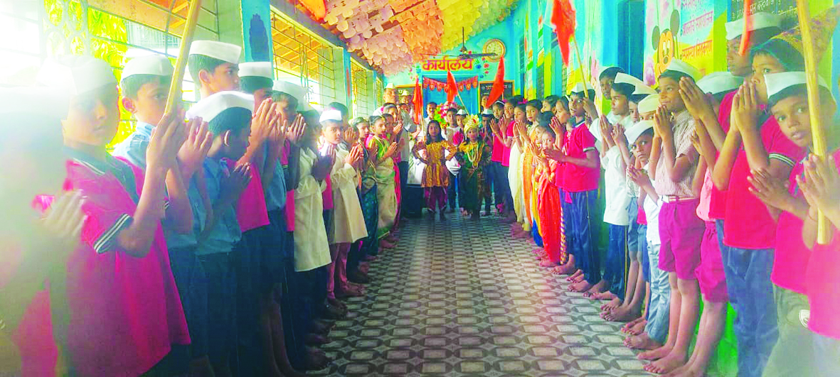 विठ्ठल नामाच्या गजरात चिमुकल्याची निघाली दिंडी… - Krushival